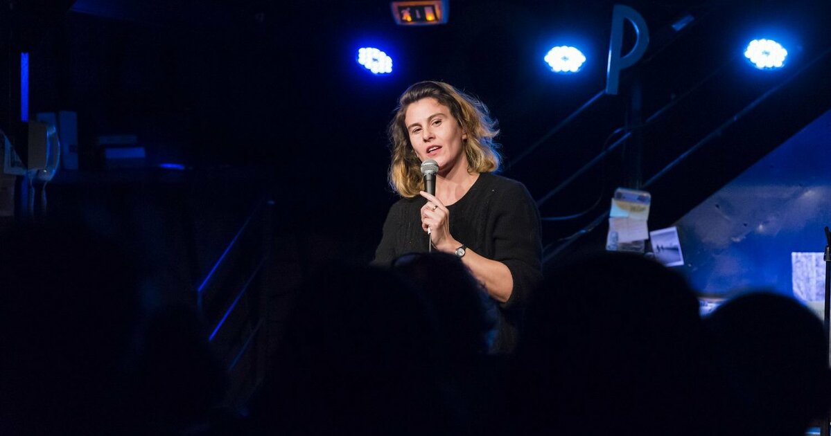 Elsa Barrère : Du stand Up à l’écriture, une vie avec des mots - Buzz ...